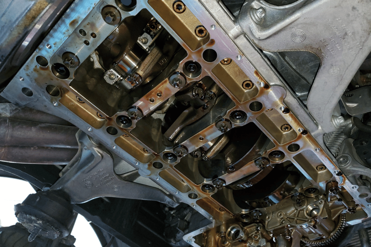 Replacing S65/S85 Rod Bearings – RRT Automotive